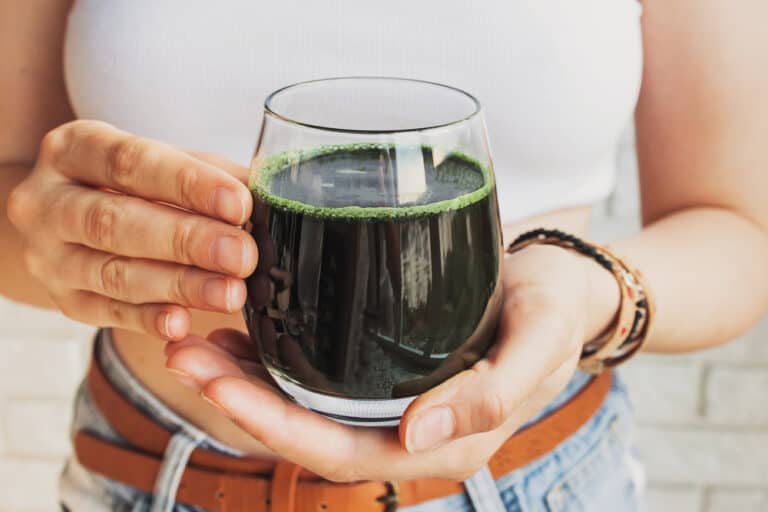 How To Drink Spirulina Powder: All You Need To Know | DineWithDrinks