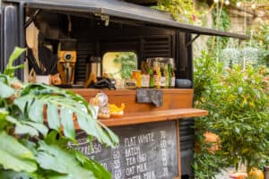 What Is a Pop-Up Bar? (& Why Are They Trending) | DineWithDrinks