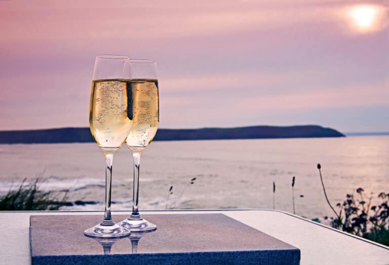 How To Drink Prosecco: The Ultimate Guide | DineWithDrinks