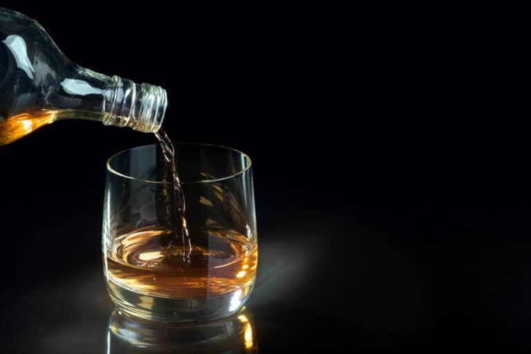 How To Serve Whiskey: The Ultimate Guide | DineWithDrinks