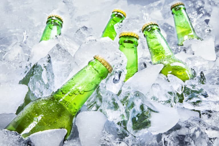 How To Pack a Cooler With Drinks (The Most Efficient Way) | DineWithDrinks