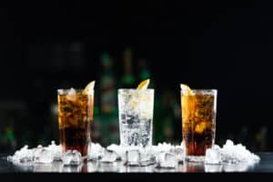 What Is a Rail Drink? (All You Need To Know) | DineWithDrinks