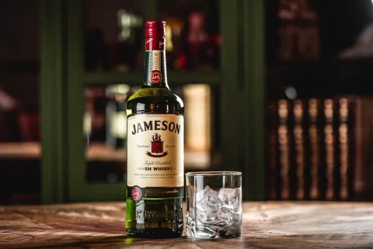 15 Best Sipping Whiskeys To Drink Straight | DineWithDrinks
