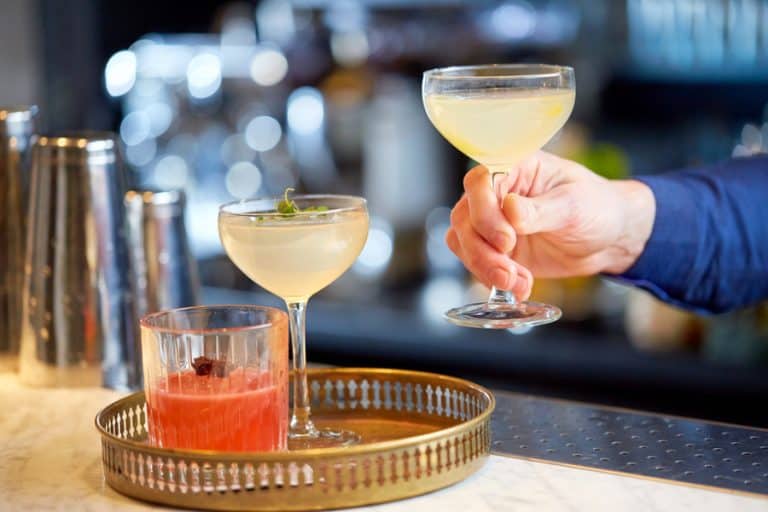 How To Hold Different Cocktail Glasses (With Pictures) | DineWithDrinks