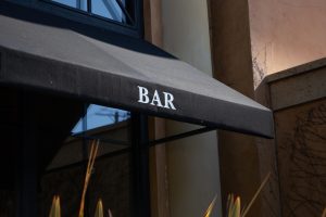 How To Open a Bar in Texas (Step-by-Step Guide) | DineWithDrinks