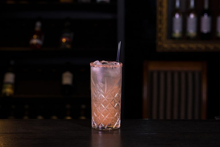 What Is a Well Drink? (The Ultimate Guide) | DineWithDrinks