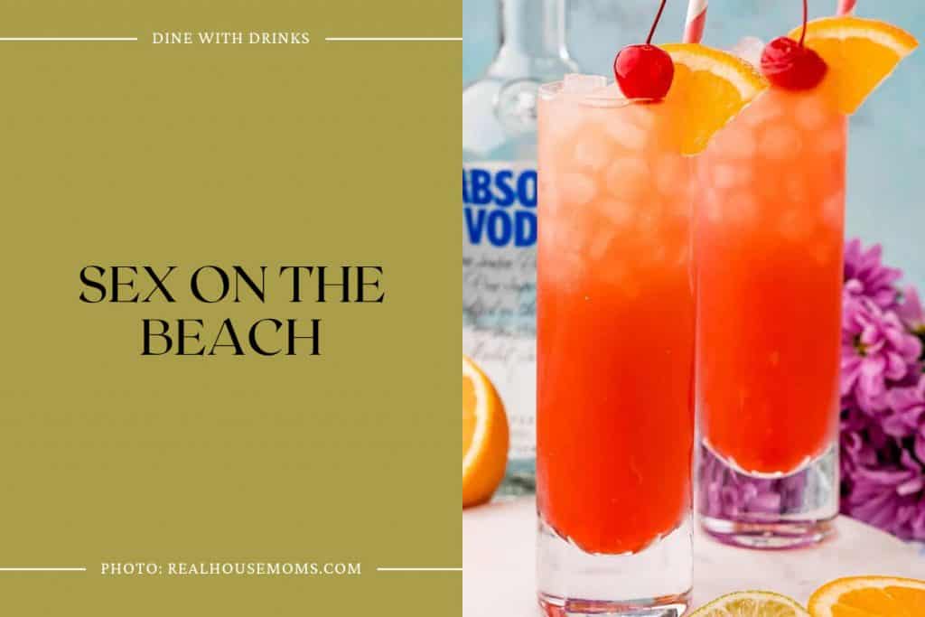 29 Tropical Beach Cocktails to Sip and Savor Under the Sun | DineWithDrinks