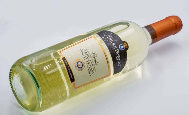 What Does Pinot Grigio Taste Like? (A Detailed Guide) | DineWithDrinks